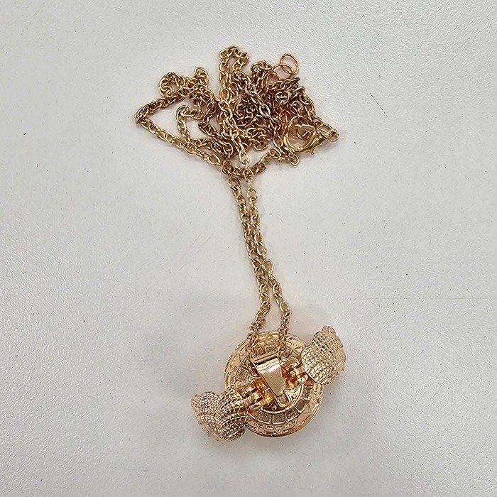 4 photo locket chain - Pixel Planet